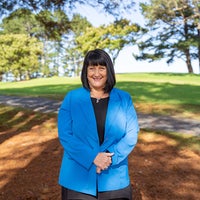 Suzanne Thomas — Reviews & Property Sales