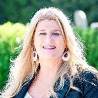 Lisa Crowe - Verified Reviews & Properties For Sale