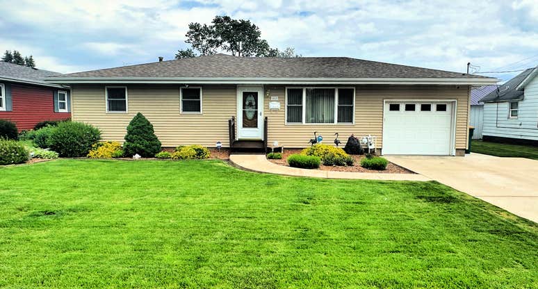 1019 Rogers Street, Streator, IL, 61364 - SingleFam For Sale | RateMyAgent