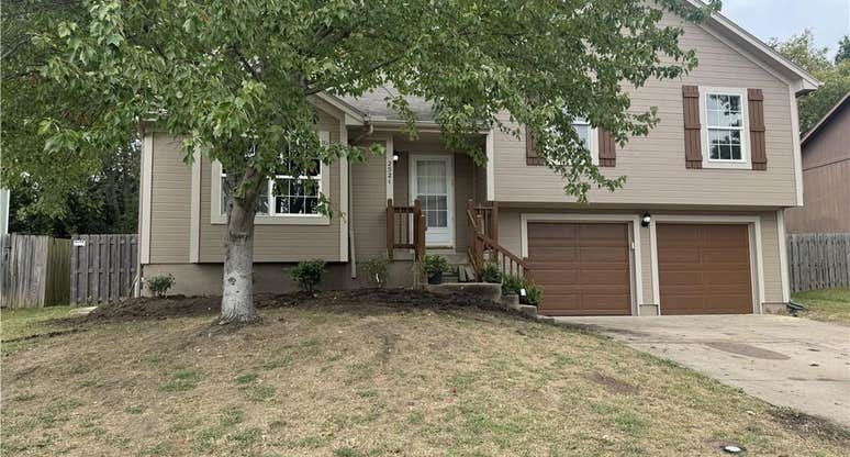 2521 Northwest Richard Drive, Blue Springs, MO, 64015 - SingleFam For Sale