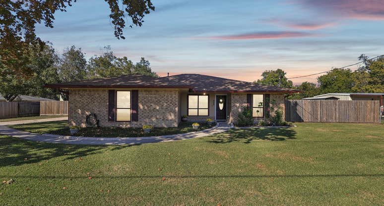 322 East Houston Street, Highlands, TX, 77562 - SingleFam For Sale