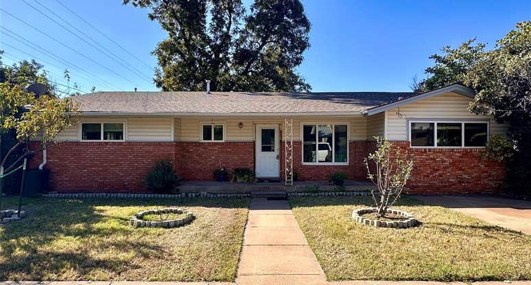 107 North Arkansas Street, Seymour, TX, 76380 - SingleFam For Sale