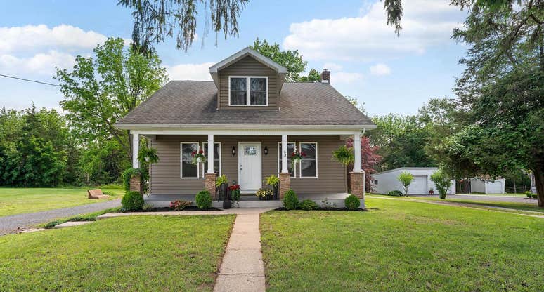 63 West Hanover Street, Bonneauville, PA, 17325 - SingleFam Sold on 11 08 2025