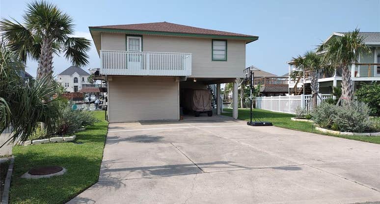 1322 Oahu Drive, Tiki Island, TX, 77554 - SingleFam For Sale | RateMyAgent