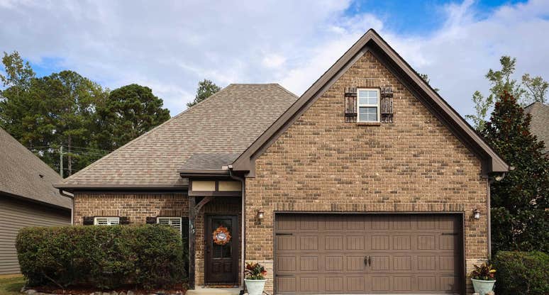 195 Lorrin Ln, Westover, AL, 35147 - SingleFam For Sale