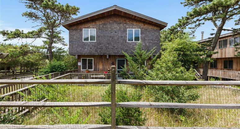 100 Clipper Way, Fire Island, NY, 11770 - SingleFam Sold on 30 09 2025