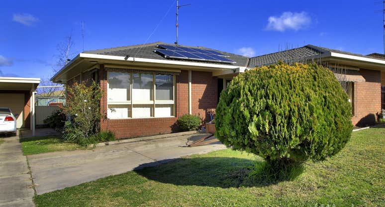 35 Wallace St, Bairnsdale, VIC, 3875 - House Sold on 20 09 2021