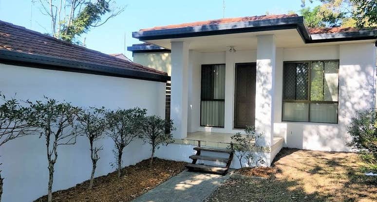 2/76 Brisbane Road, Labrador, QLD, 4215 - DuplexSemiDetached Sold on 30 ...