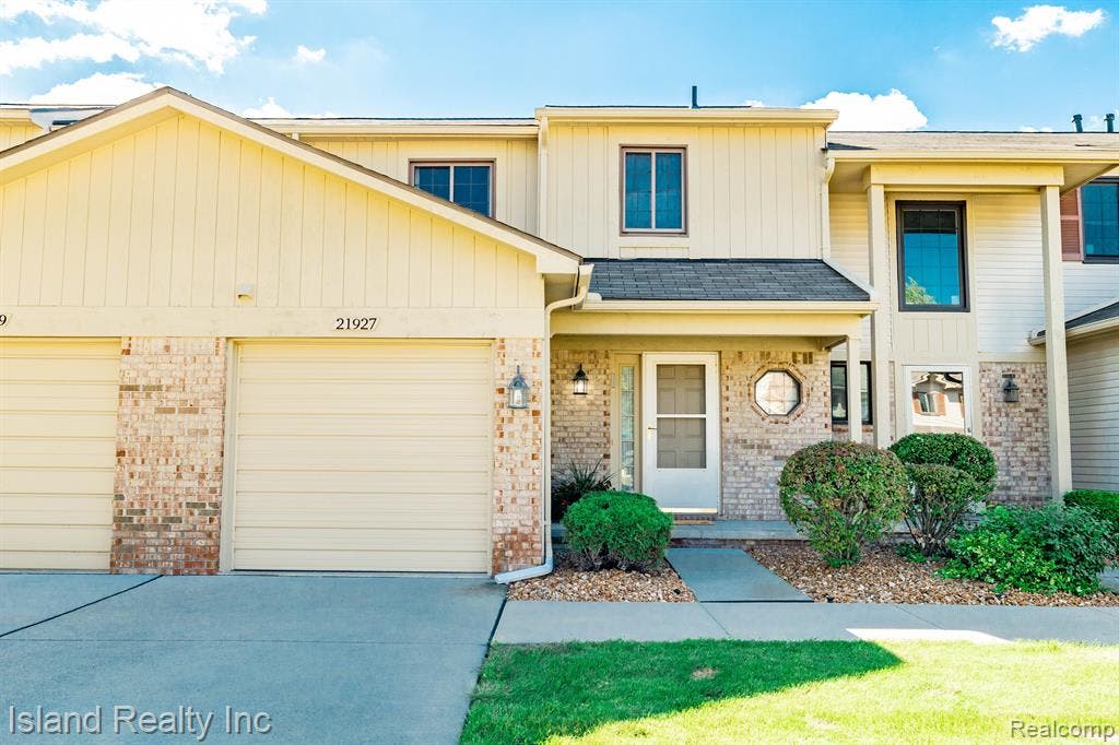 21927 Glenwood Lane, Woodhaven, MI, 48183 - Condo Sold on 03 02 2023