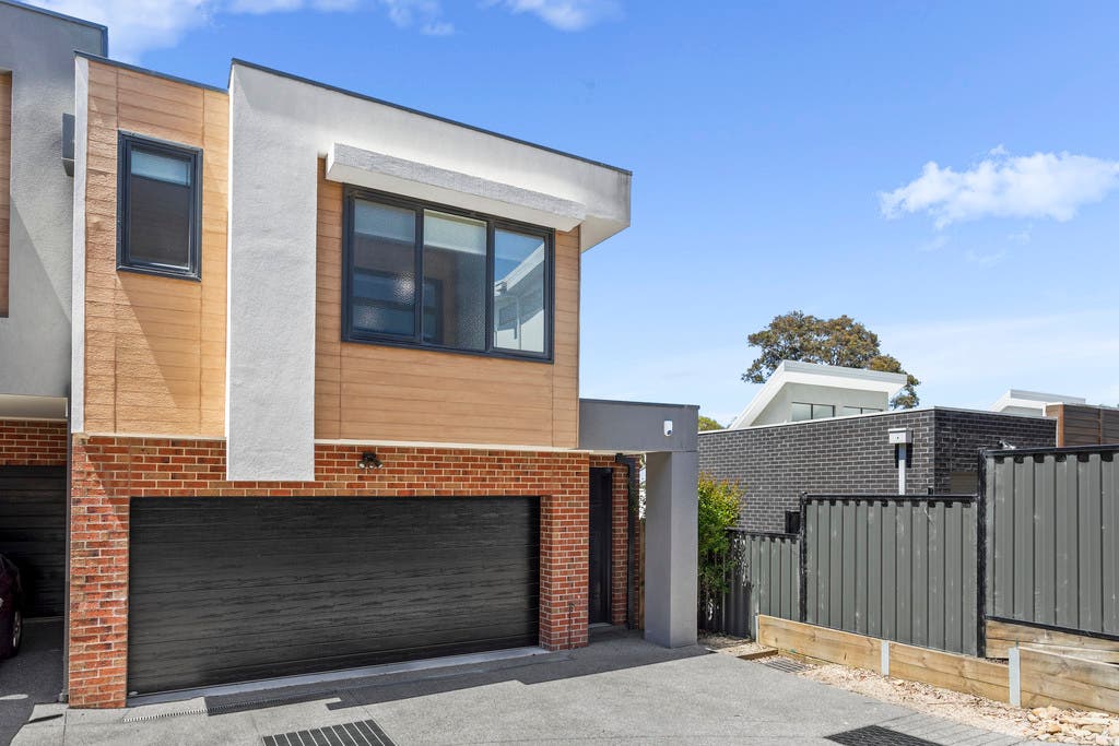 4/20 Austin Cres, Pascoe Vale, VIC, 3044 - Townhouse Sold on 17 12 2021