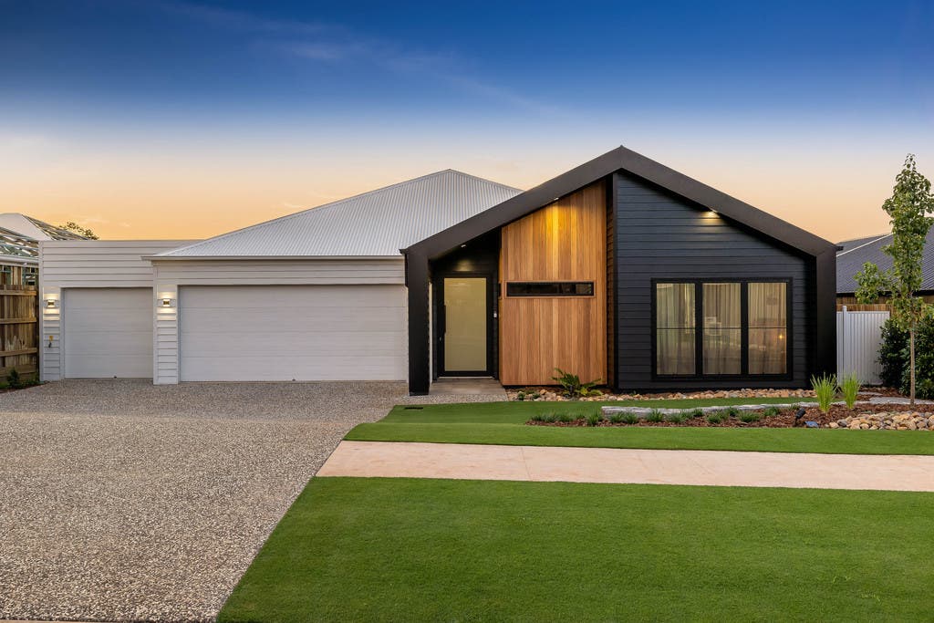 15 Moncrieff Close, Middle Ridge, QLD, 4350 - House Sold on 30 04 2021